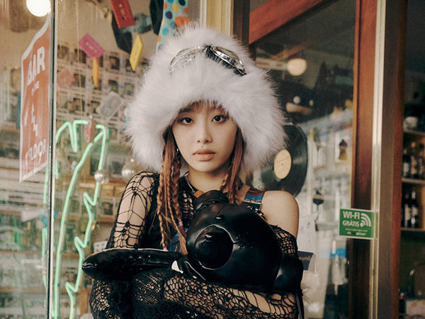 Chuu Resmi Debut Solo dengan 'Howl' Chuu Resmi Debut Solo dengan 'Howl'