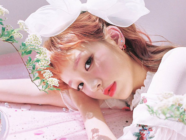 Baek Ah Yeon Tampil Manis Nan Dreamy Di Mv Comeback Bittersweet