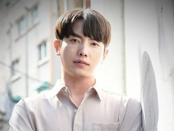 Aktor Park Shin Woo Umumkan Pernikahan Bulan Ini Aktor Park Shin Woo Umumkan Pernikahan Bulan Ini