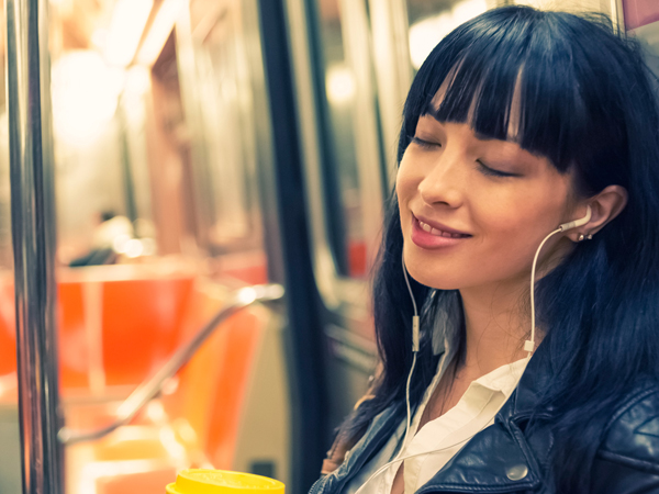 Sering Diabaikan, Ini Efek Buruk Mendengarkan Musik Terlalu Keras Sering Diabaikan, Ini Efek Buruk Mendengarkan Musik Terlalu Keras
