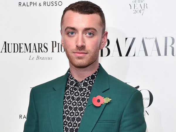 Mengintip Gaya Centil Sam Smith Rayakan Tahun Baru